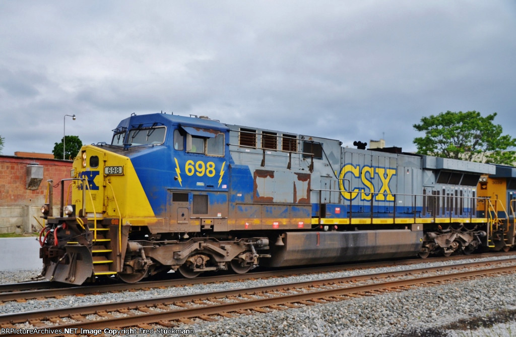 CSX 698